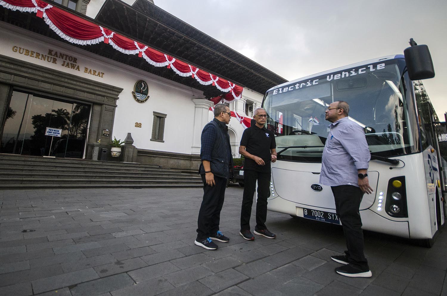 VKTR Prepares Medium Size Electric Bus to Serve Greater Bandung ...