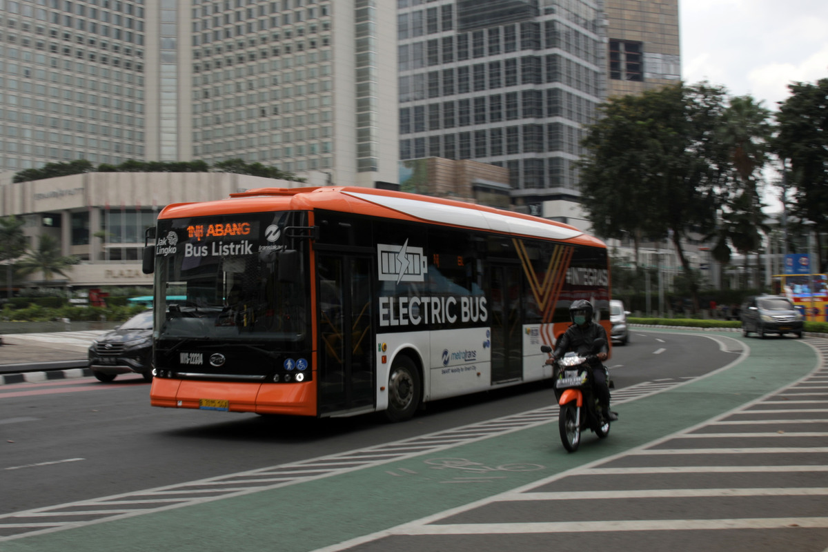 Now there are 52 Transjakarta Electric Buses in Operation - Bakrie ...